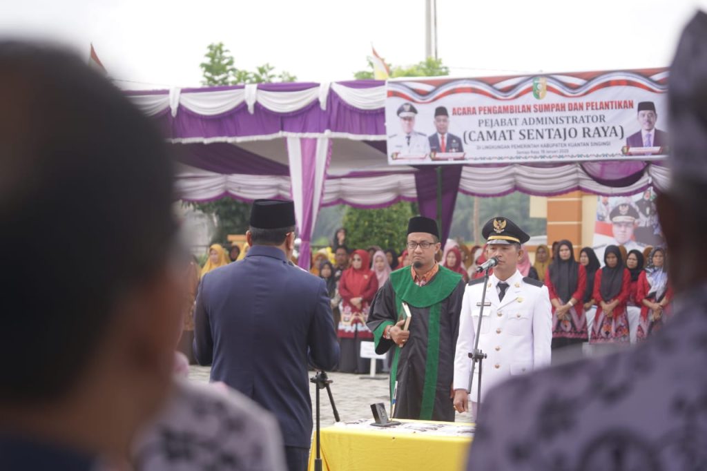 Giliran Camat Sentajo Raya Dilantik Plt Bupati - Pekanbaru Pos