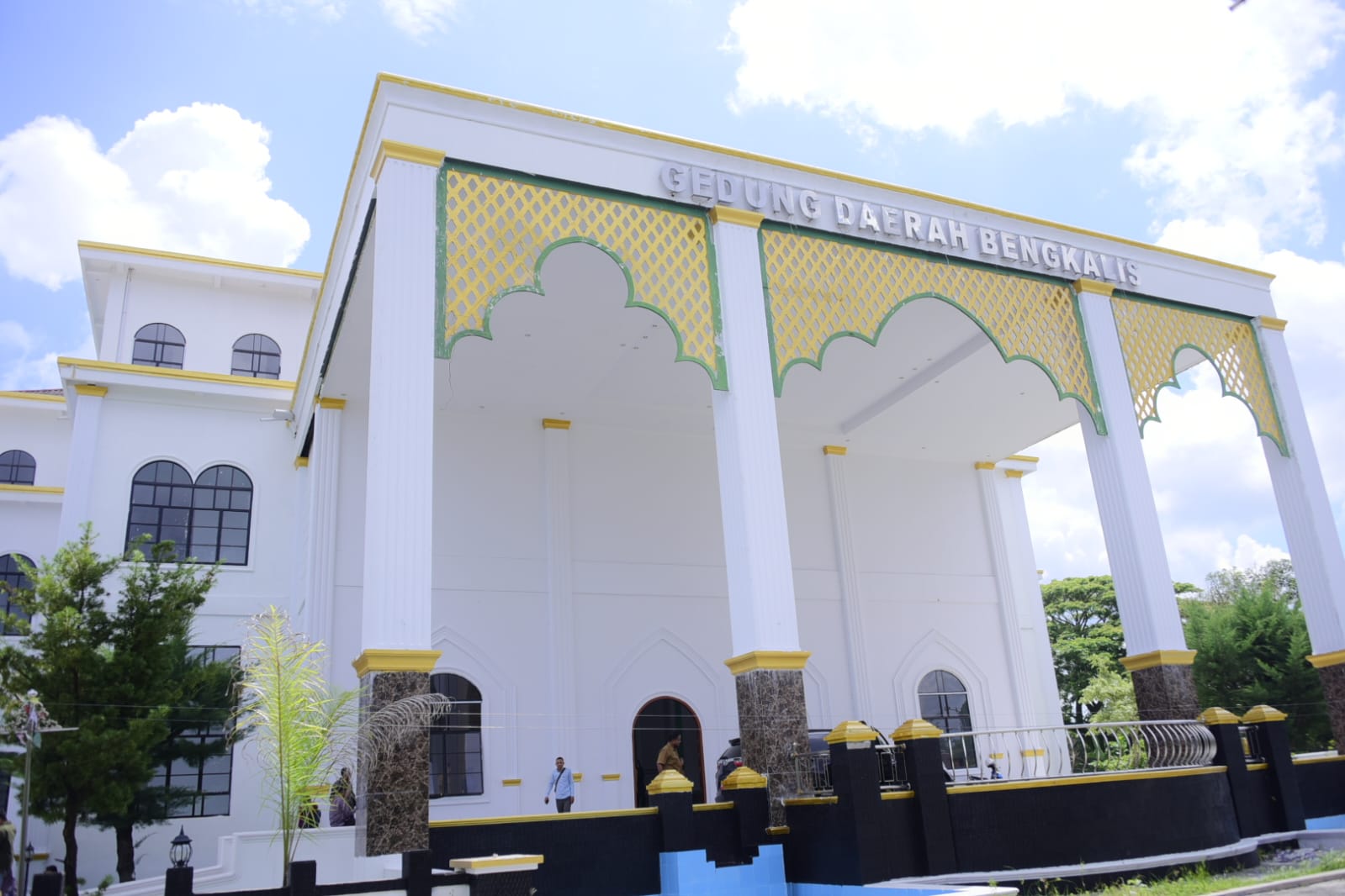 Bupati Kasmarni Saksikan Serah Terima Gedung MPP Dari PUPR ke DPMPTSP ...