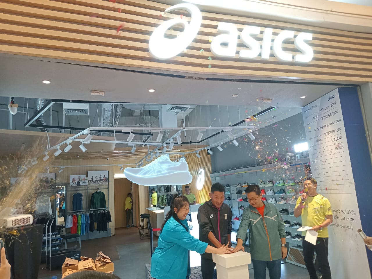 Asics Indonesia Resmi Buka Concept Store di Living World Pekanbaru ...