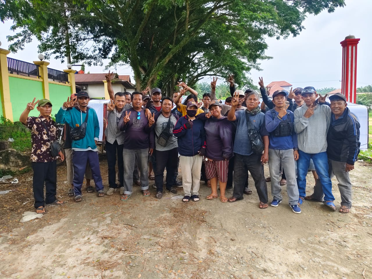 Tukang Becak di Bagan Batu Deklarasi Dukung Paslon BIJAK - Pekanbaru Pos