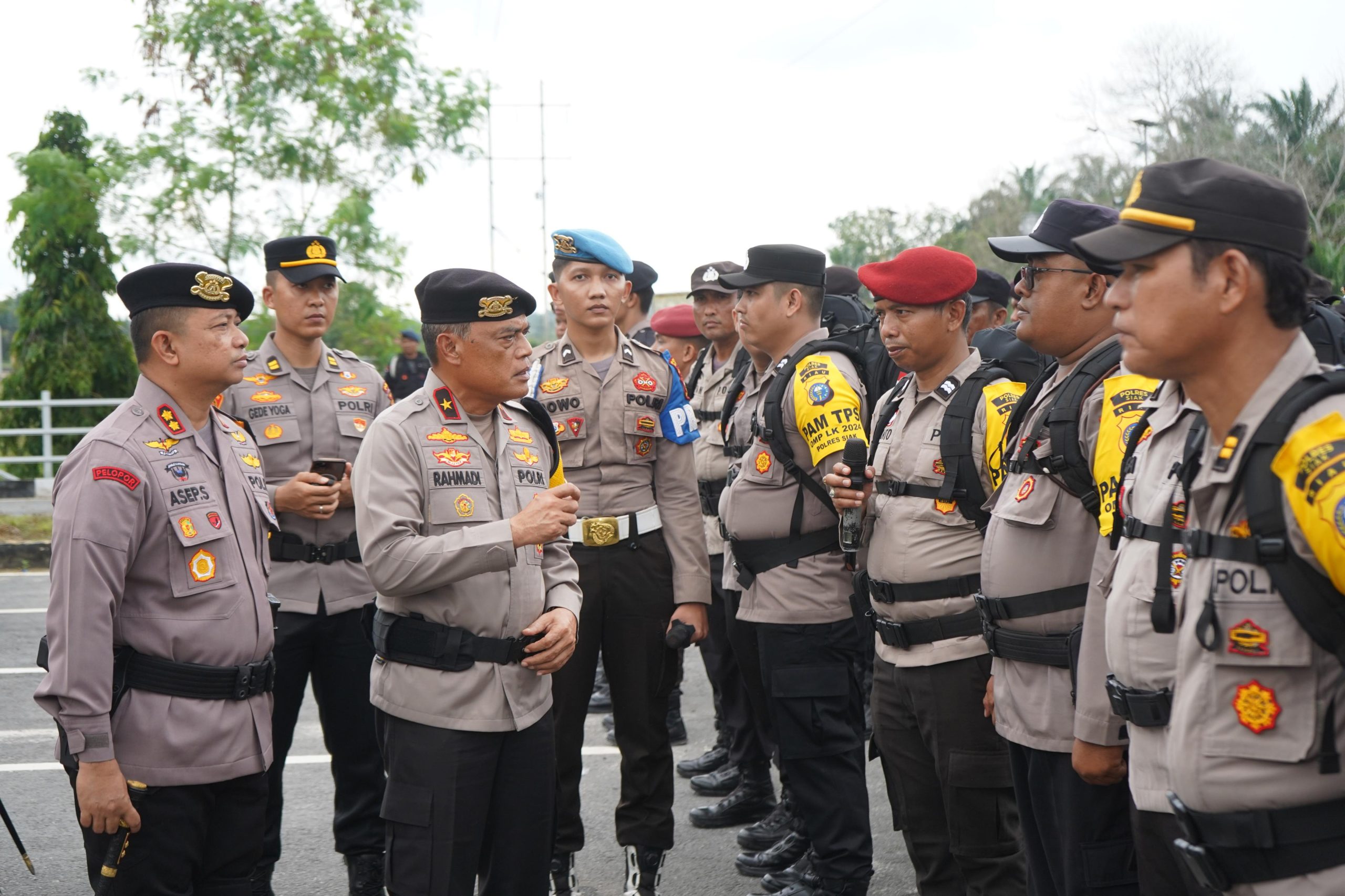 Wakapolda Riau Pimpin Upacara Pemberangkatan Personil Pengamanan TPS ...