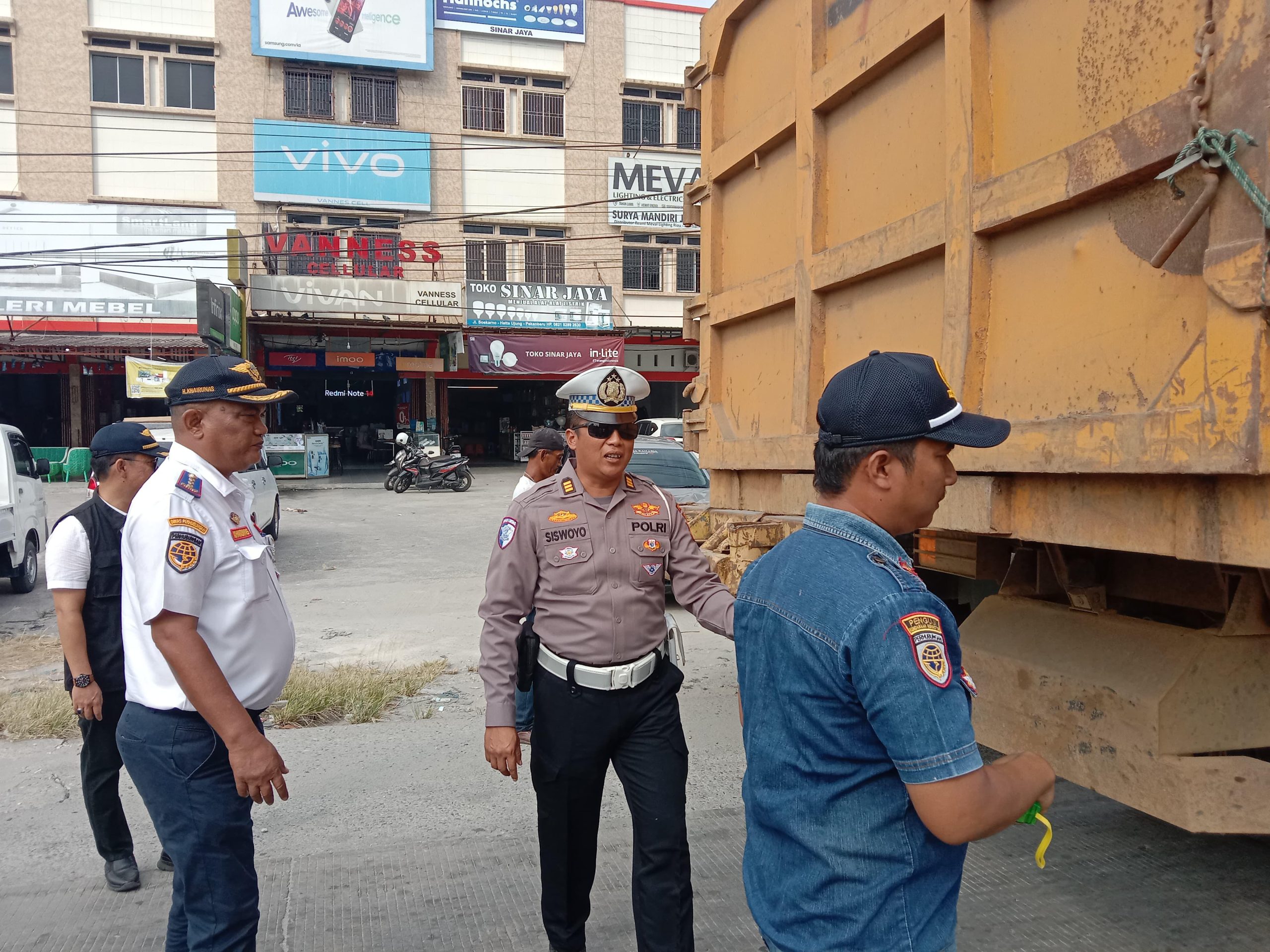 Terjaring Operasi Patuh Lancang Kuning, 59 Truk Odol Ditilang Petugas ...