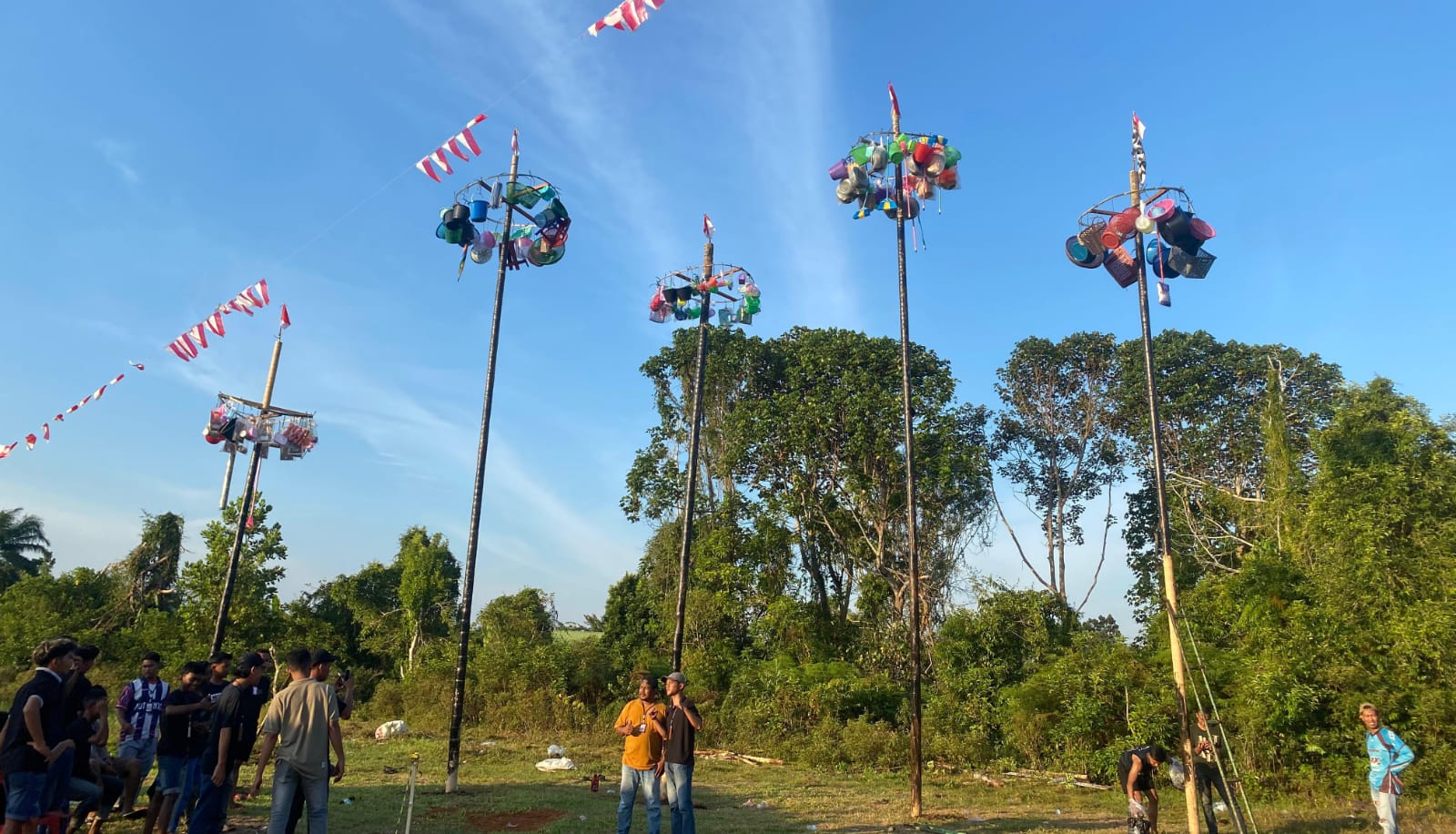 Restila Gelar Pertandingan Lomba Panjat Pinang dalam Rangka ...