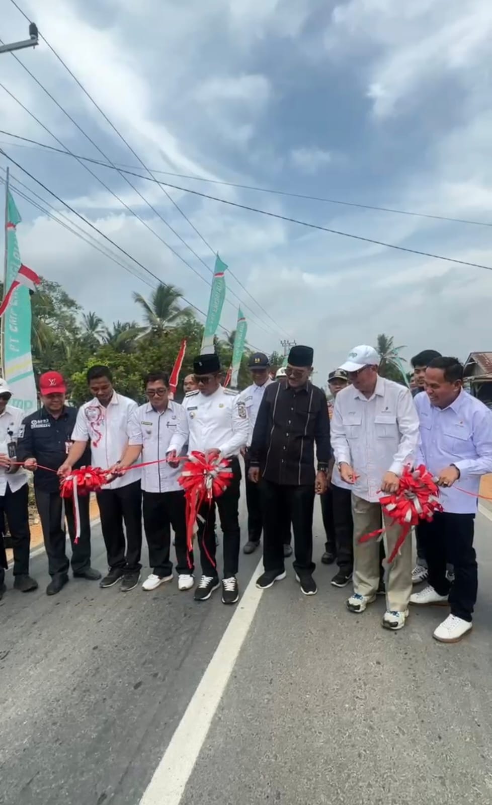 Jalan Mulus untuk Warga Kerumutan, Bupati Apresiasi Kepedulian EMP ...