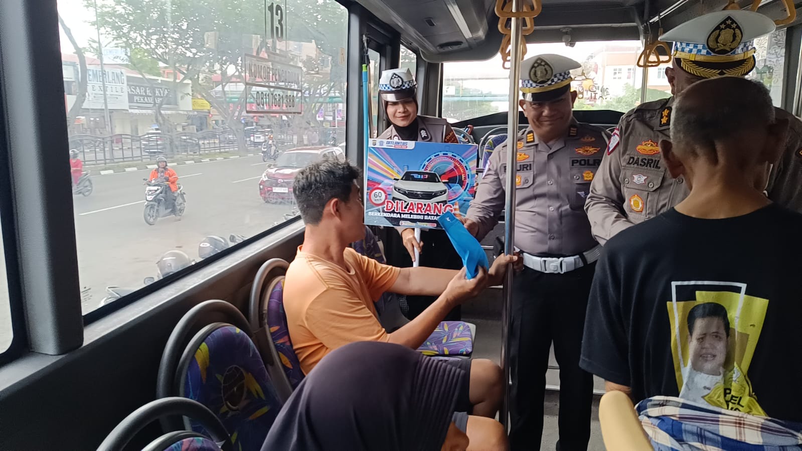 Ditlantas Polda Riau Gelar Program Polantas Menyapa di HUT ke-70 Lalu Lintas - Pekanbaru Pos