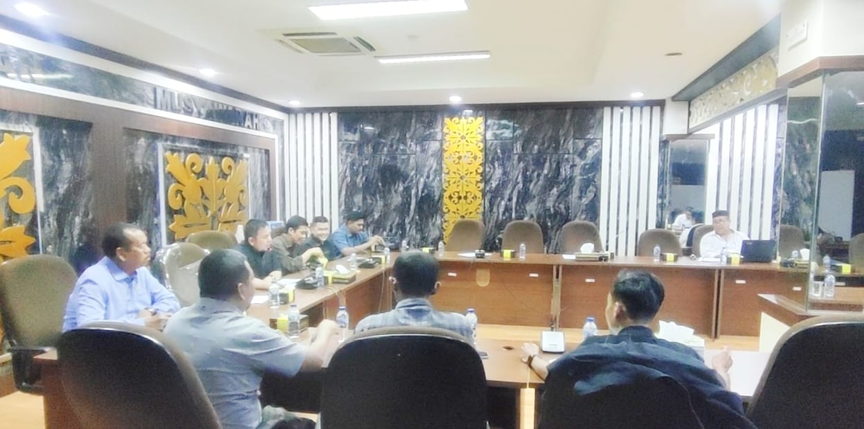 Komisi IV DPRD Pekanbaru Rekomendasikan Stop Pemasangan Tiang Internet ...
